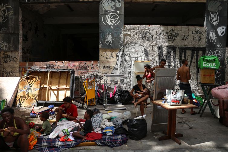 Prédio onde vivem mais de 100 famílias é desocupado no Rio | Agência Brasil