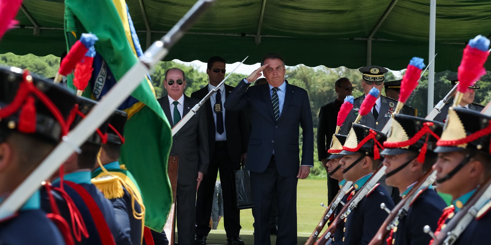 Entrega das espadas aos novos aspirantes na Aman | Agência Brasil