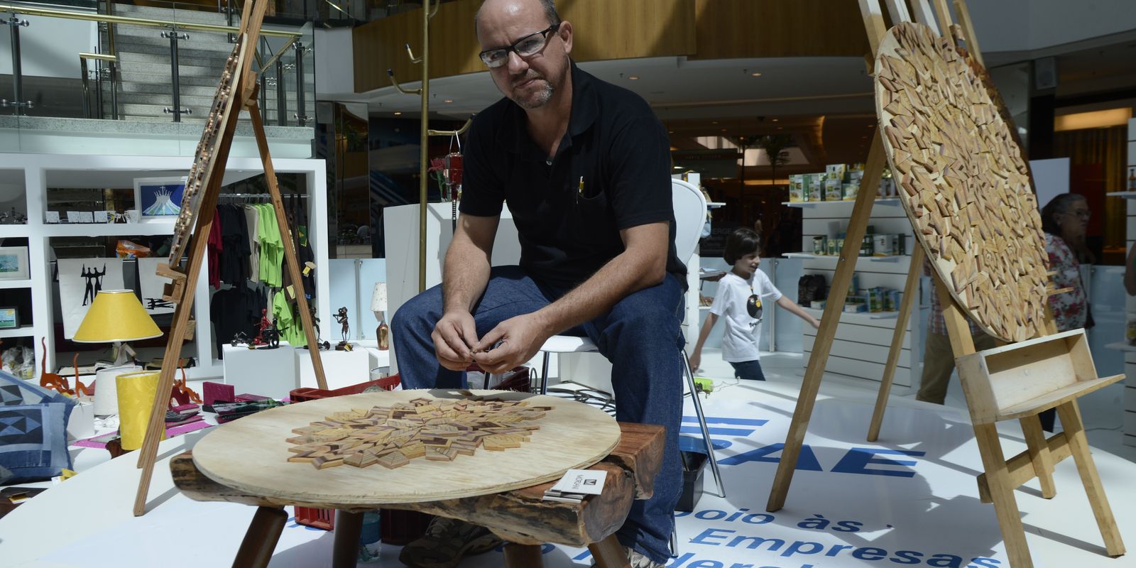 Feira reúne trabalhos de artesãos de cidades-sede da Copa | Agência Brasil