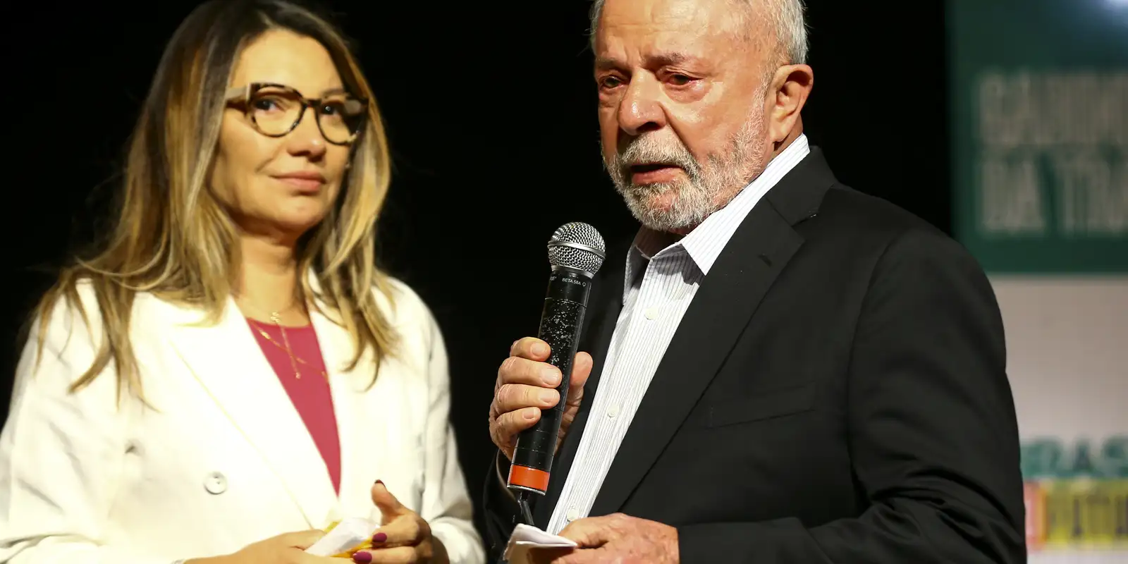 O presidente eleito, Luiz Inácio Lula da Silva, e sua esposa, Rosângela ...