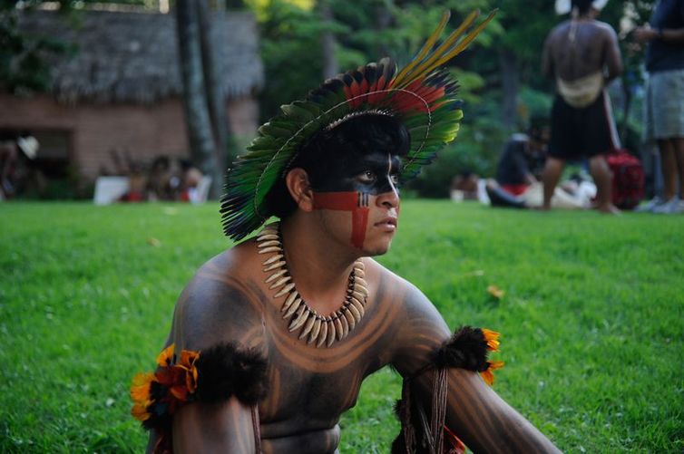 Série especial destaca vida de indígenas em centros urbanos | EBC Rádios