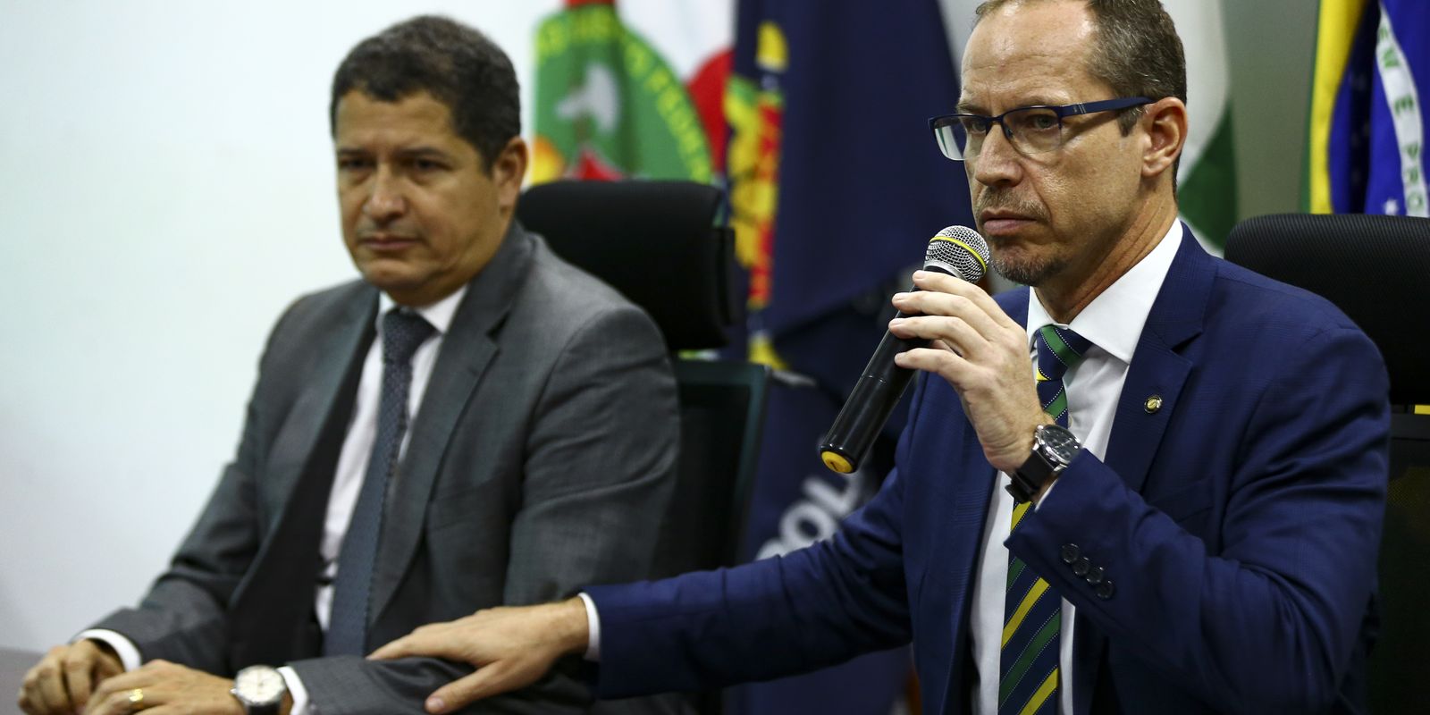 O interventor na segurança pública do DF, Ricardo Cappelli, e o ...