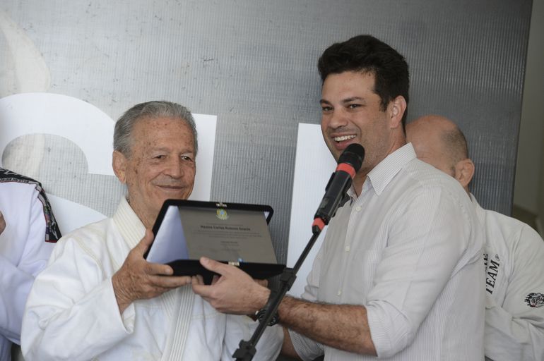 Pioneiro do jiu-jitsu no Brasil, Robson Gracie é homenageado | Agência ...
