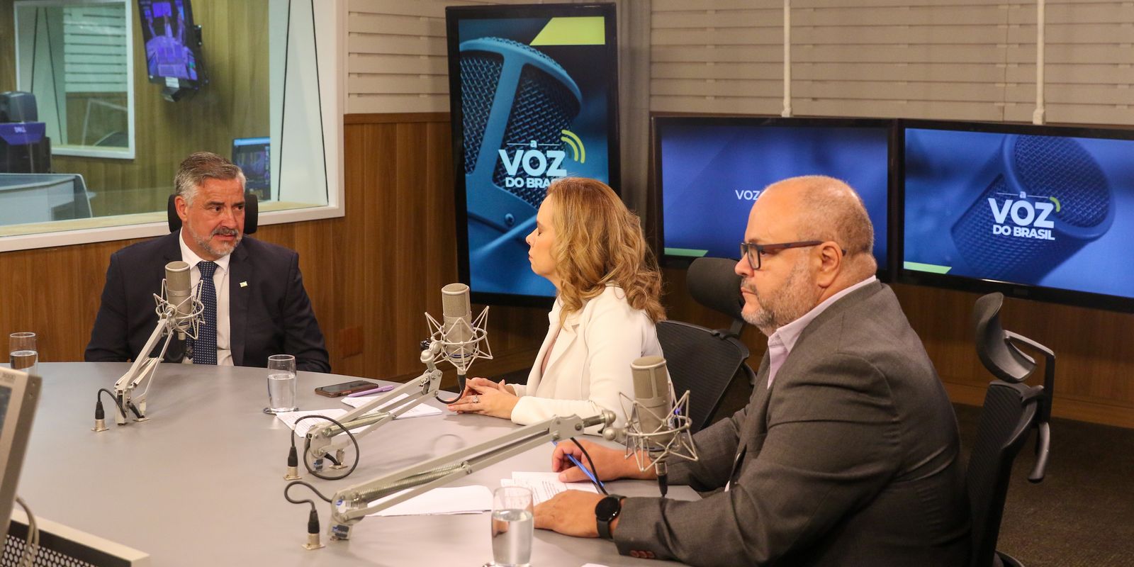 Ministro Paulo Pimenta nos programas Voz do Brasil e Brasil em Dia ...