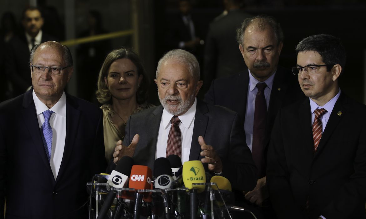 Lula to define names for cabinet after trip to Egypt | Agência Brasil