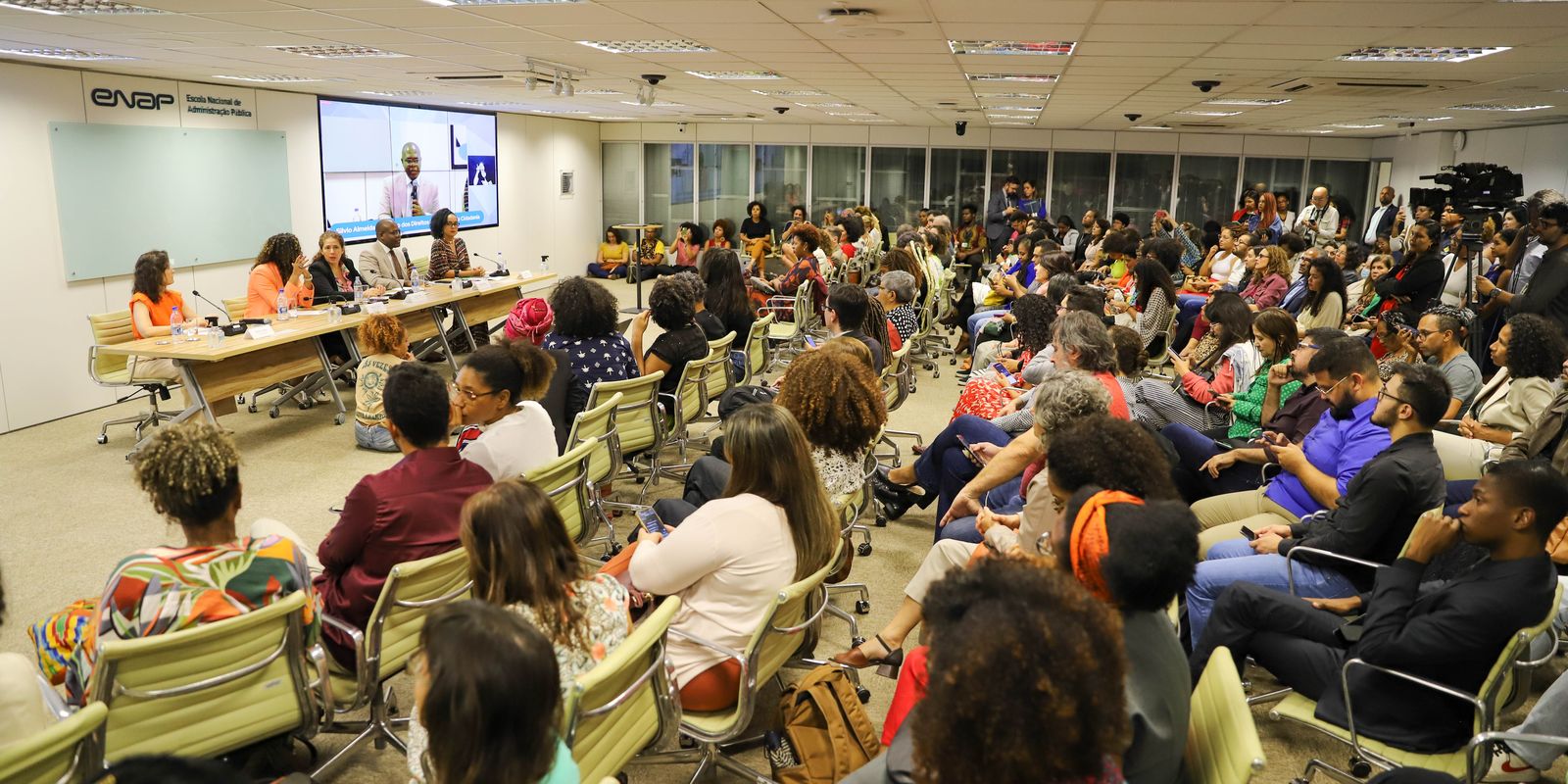 Lançamento do programa “Formação de Iniciativas Antirracistas (Fiar ...