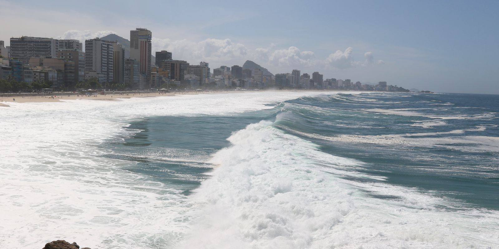 Ressaca na orla de Ipanema e Leblon | Agência Brasil