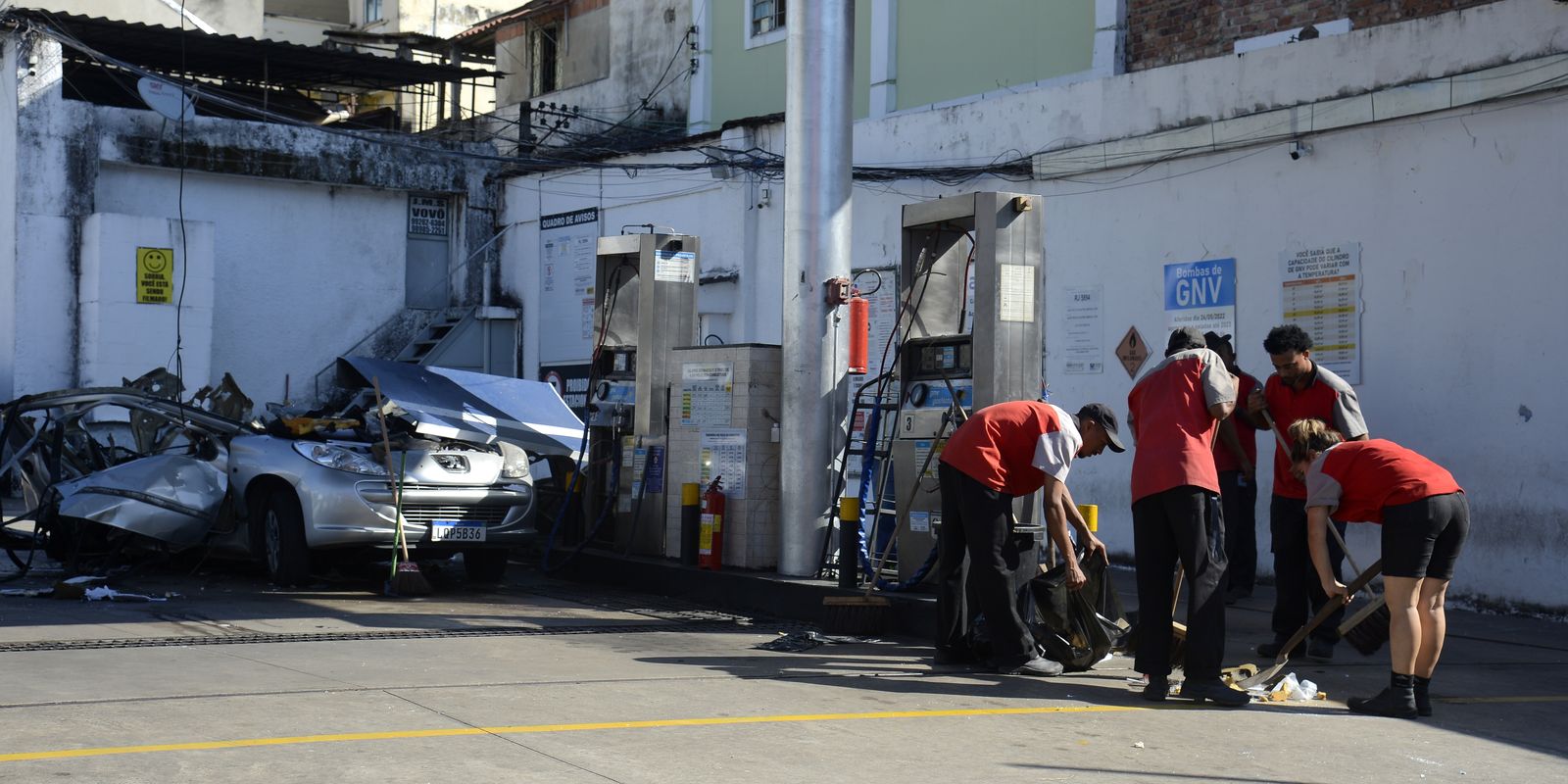 Carro explode durante abastecimento com GNV, na zona norte do Rio de ...