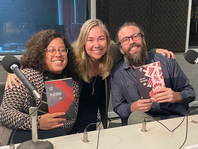 Daniel Massa e Valeska Torres mostram a força da poesia da nova geração ...