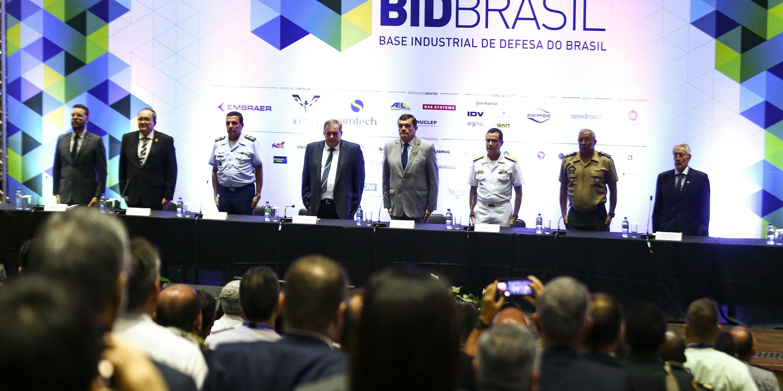 O ministro de Ciência, Tecnologia e Inovações, Paulo Alvim, e o ...