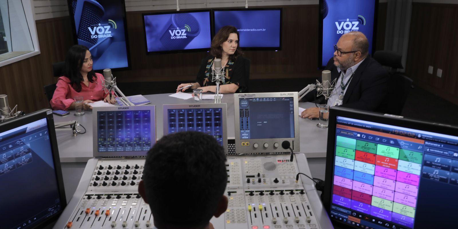 A Secretária Viviane Varga é a convidada do programa Voz do Brasil ...