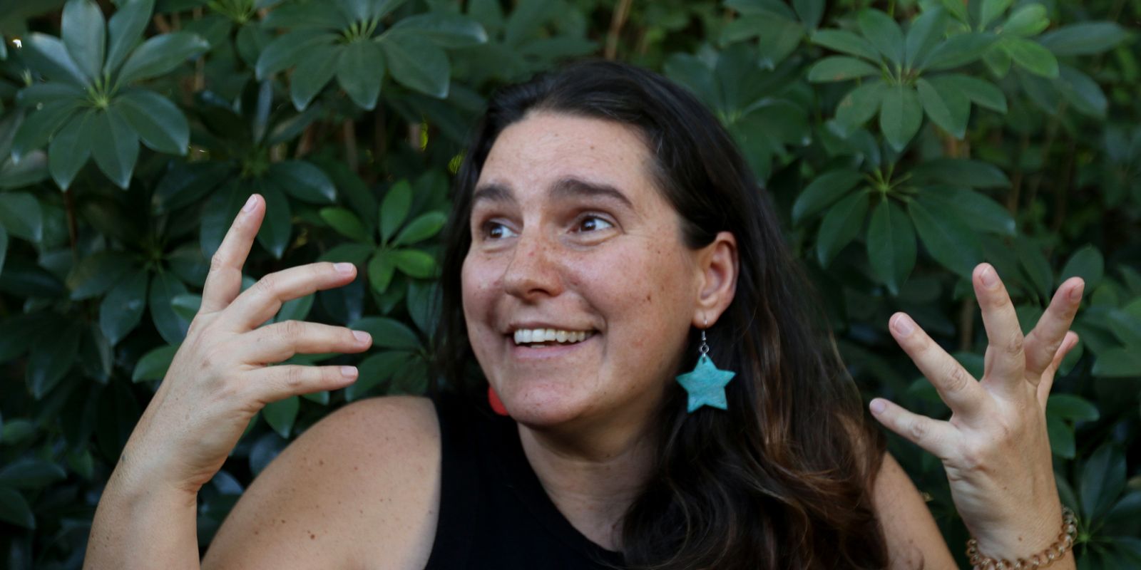 Karín Menéndez-Delmestre, professora de astrofísica da UFRJ | Agência ...