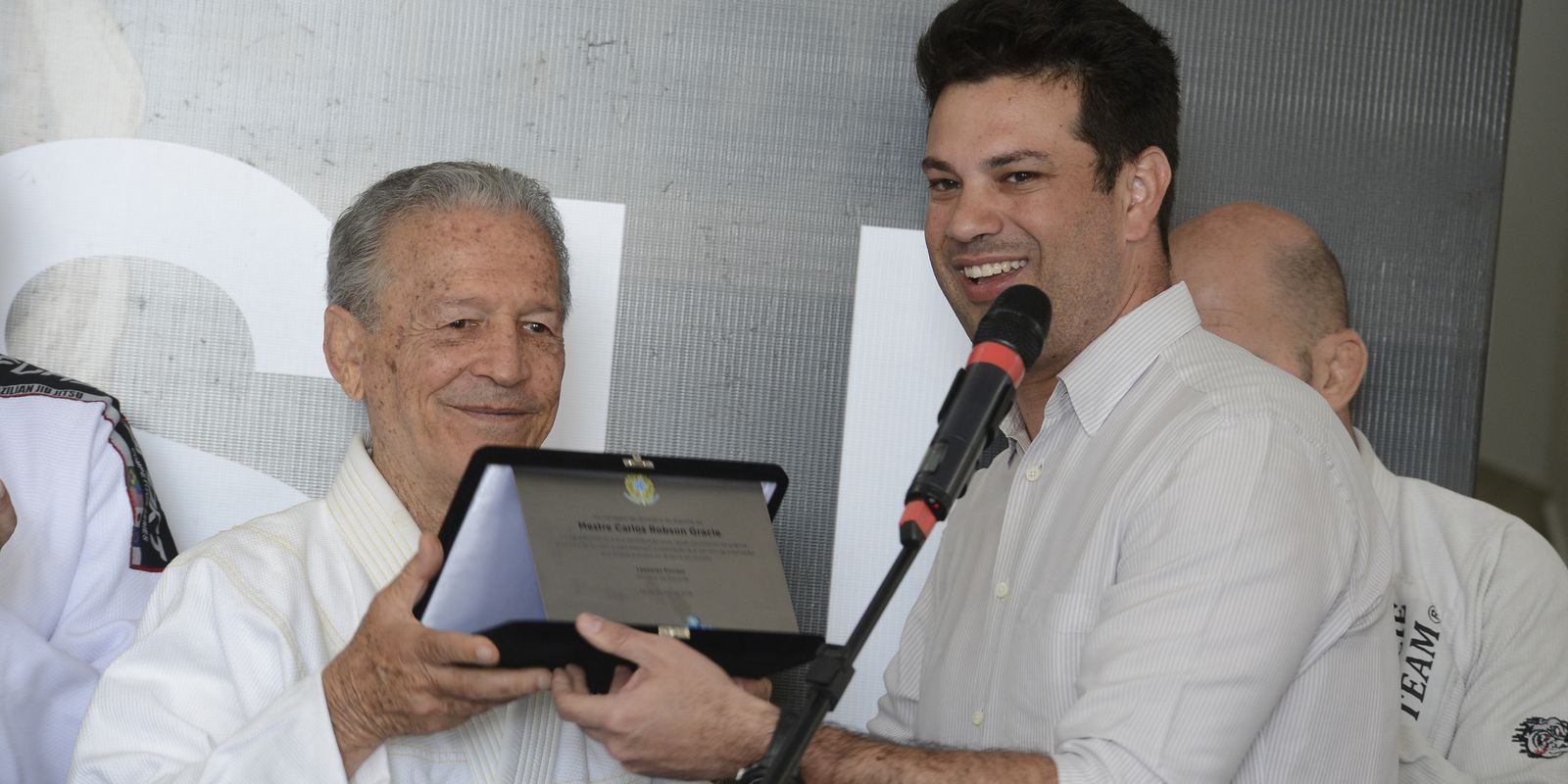 Pioneiro do jiu-jitsu no Brasil, Robson Gracie é homenageado | Agência ...
