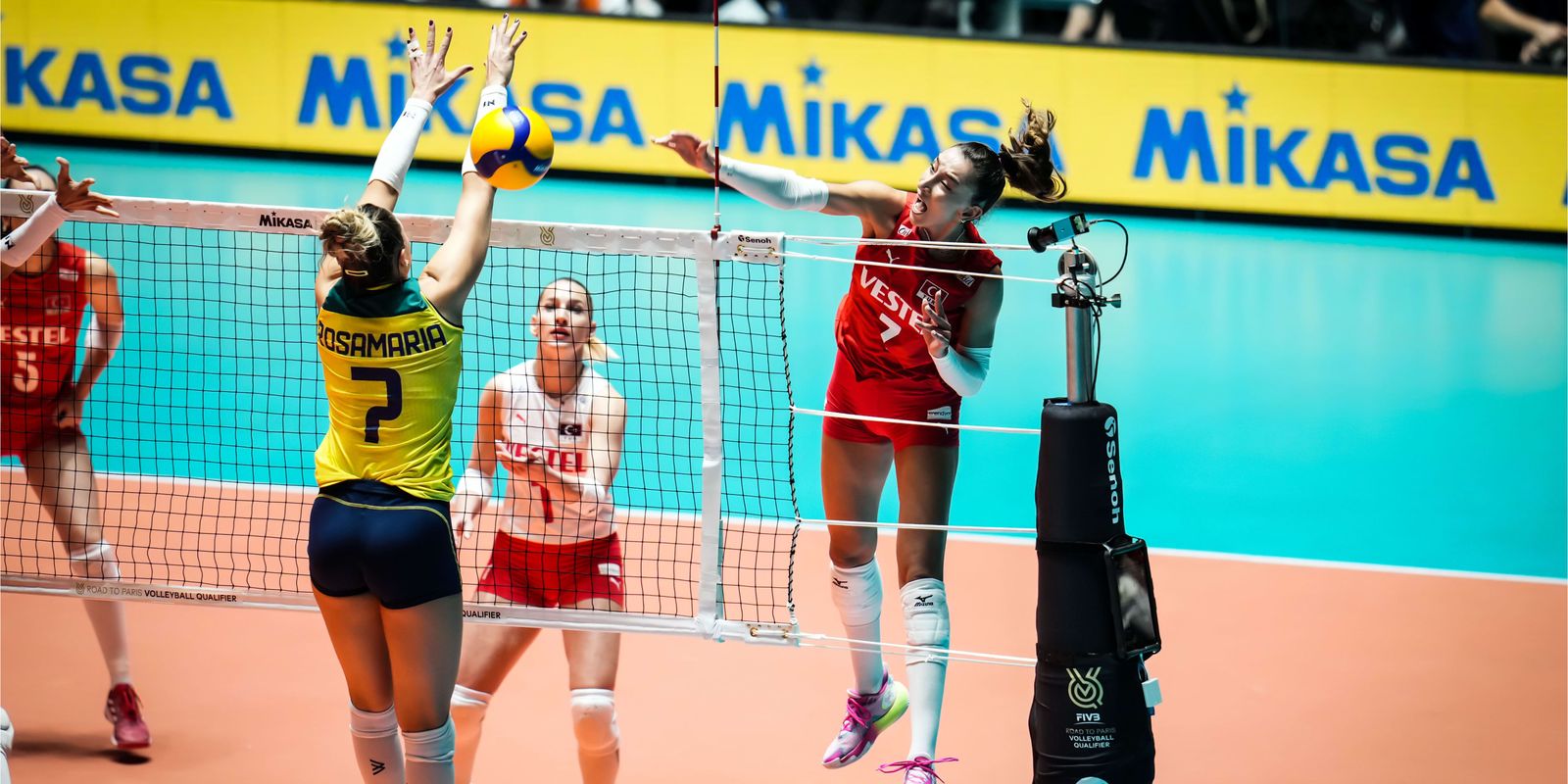 Le Brésil Perd Contre La Turquie En Volleyball Féminin Pré Olympique