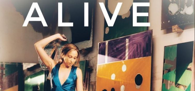 Katia B revisita a carreira e apresenta novidades em série de lives ...