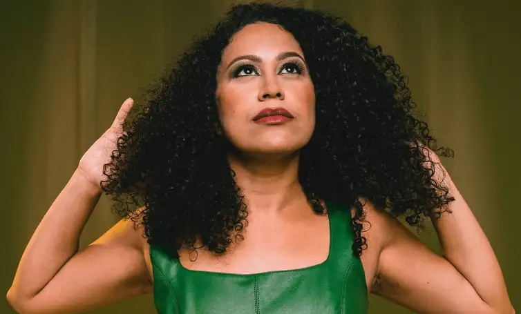 Cantora Bárbara Silva lança segundo single de 2023 | EBC Rádios