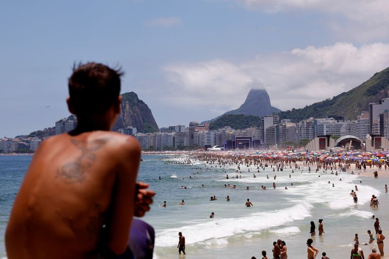 Praia de Copacabana no último dia do ano | Agência Brasil