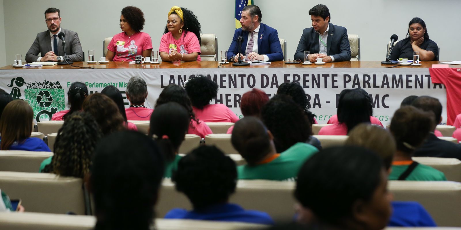 Lançamento da Frente Parlamentar Mista da Mulher Catadora (FPMM ...