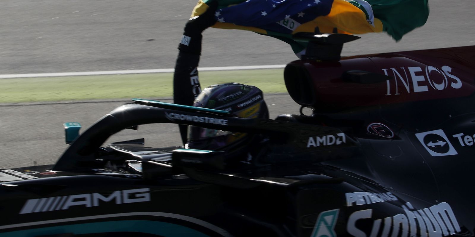 Piloto Lewis Hamilton recebe título honorário de cidadão brasileiro ...