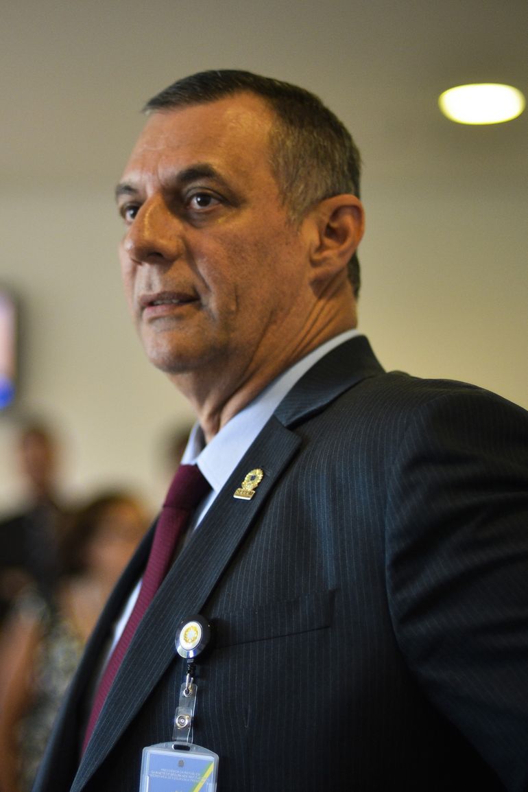 O porta-voz, general Rêgo Barros, fala com setoristas do planalto ...