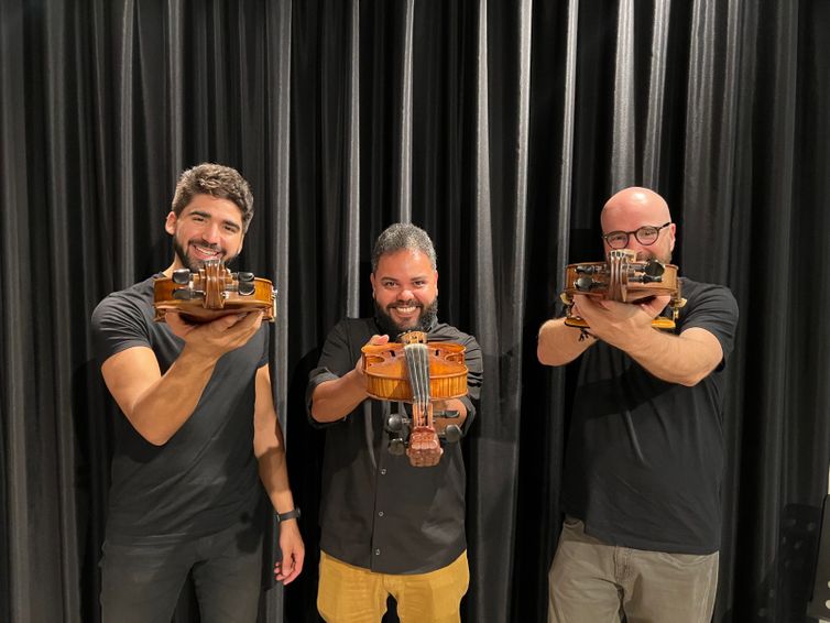 Trio traz o violino para o choro | EBC Rádios