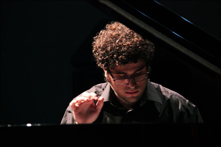 Pianista Henrique Rabelo está no Sala de Concerto desta sexta (30 ...