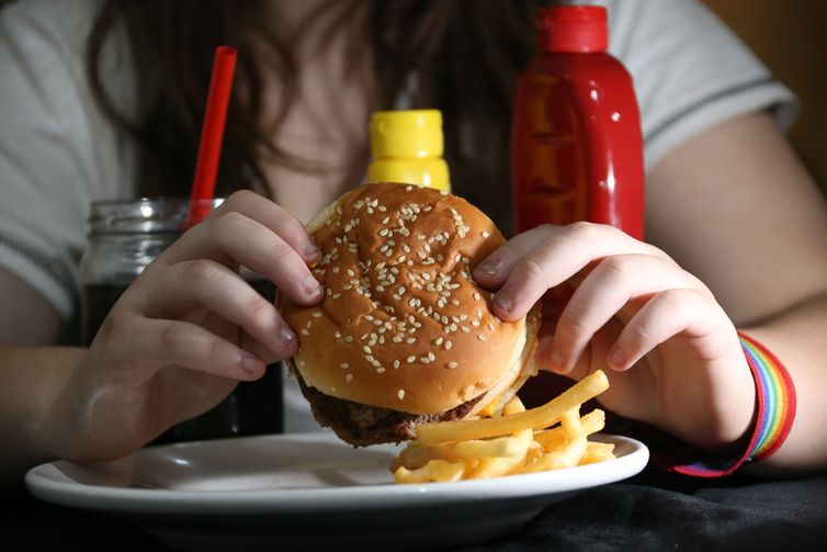 Nutricionista comenta hábitos alimentares no Tarde Nacional | EBC Rádios