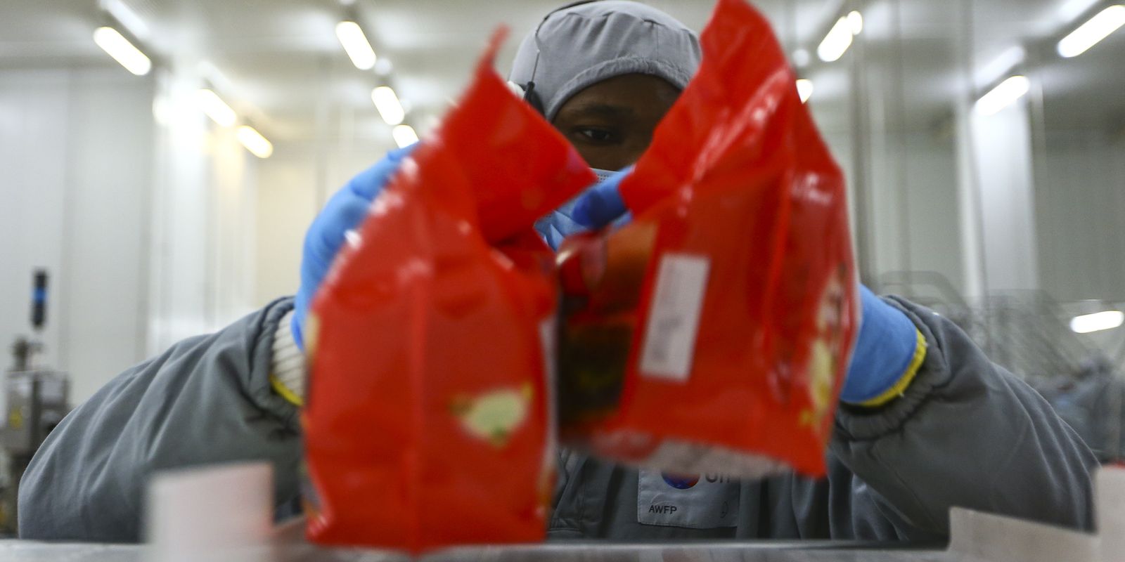 Fábrica da empresa brasileira BRF em Abu Dhabi, nos Emirados Árabes ...