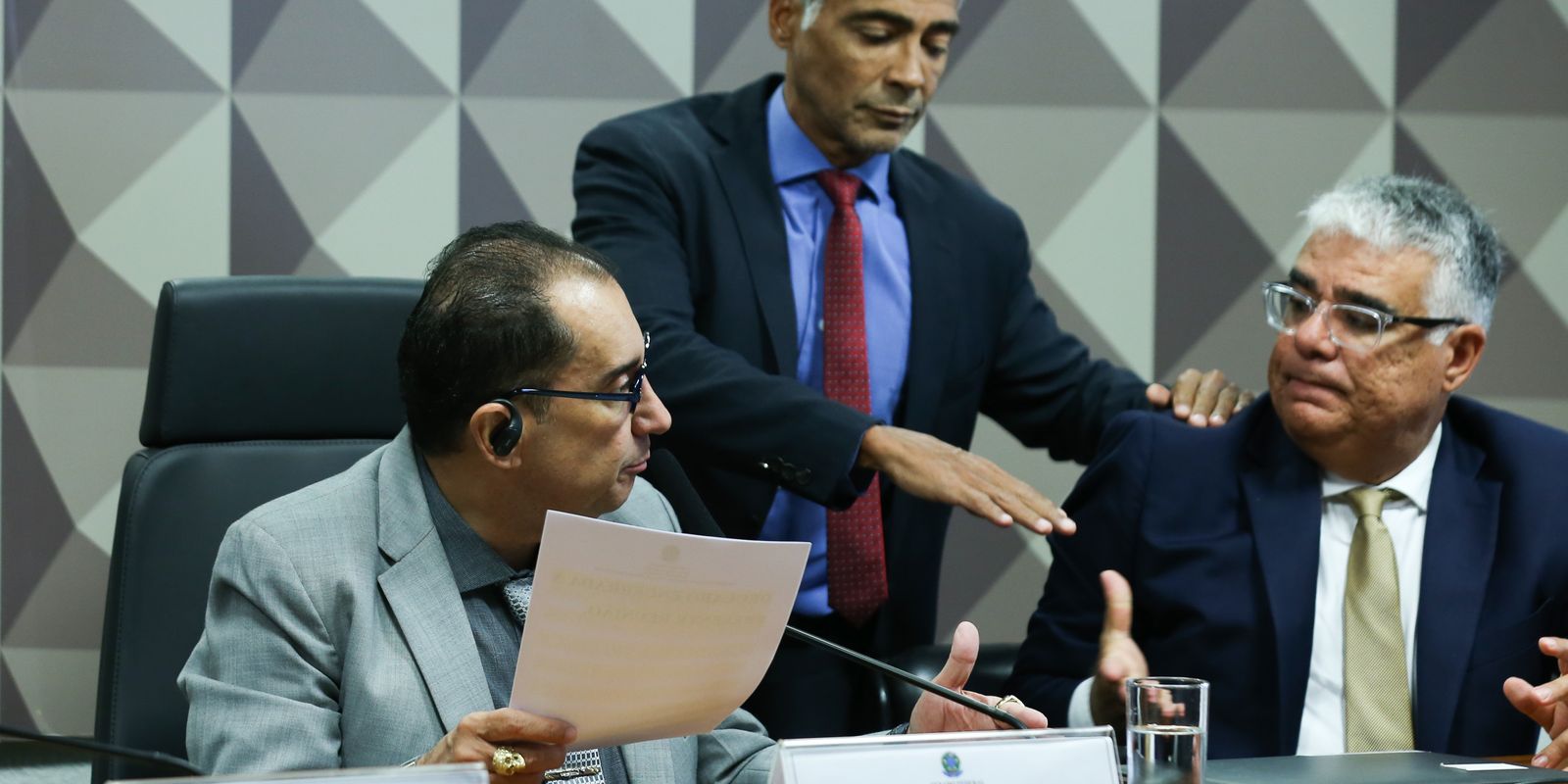 CPI das Apostas Esportivas do Senado. Relator Romario e presiden ... CPI das Apostas Esportivas do Senado. Relator Romario e presiden ...
