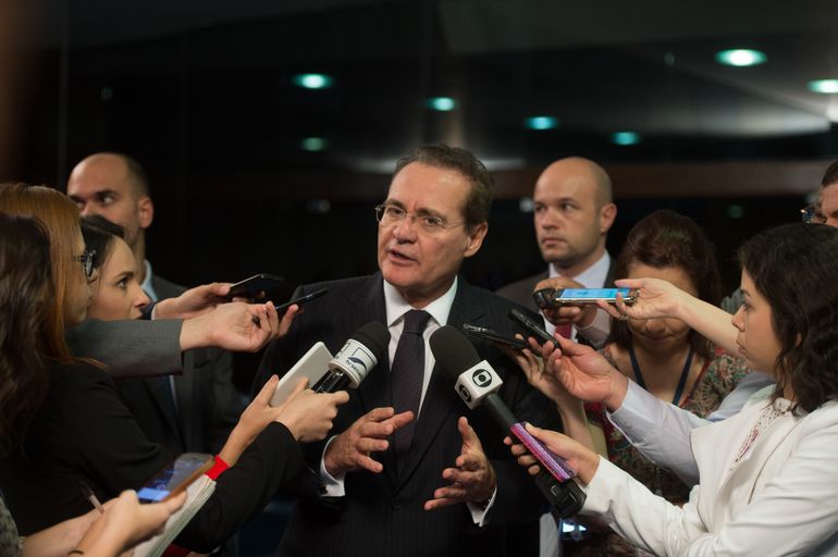 O presidente do Senado, Renan Calheiros, fala à imprensa | Agência Brasil