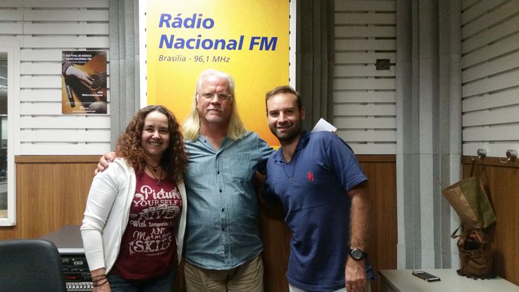 Escritor Nicolas Behr lança "Antologia Poética Brasilírica" | EBC Rádios