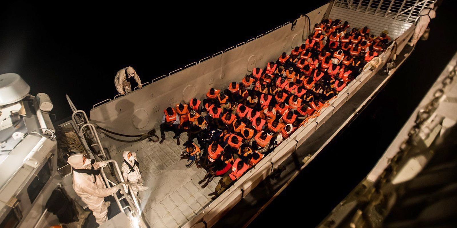 Navios italianos transferem imigrantes do Aquarius nas próximas horas ...