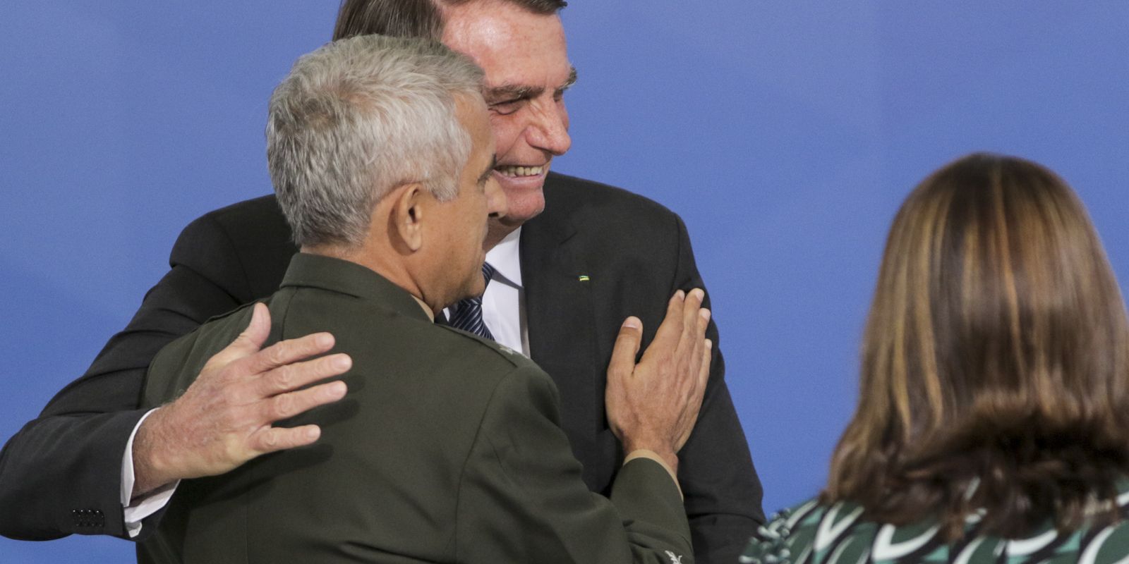 O presidente Jair Bolsonaro recebe cumprimentos de oficiais-generais ...