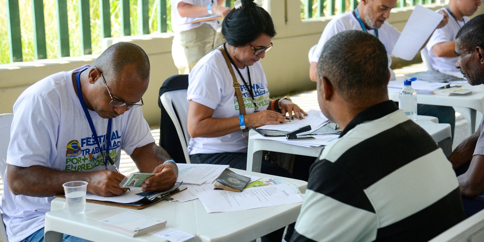 Brazil: Formal job creation reaches 132.7 thousand in October | Agência ...