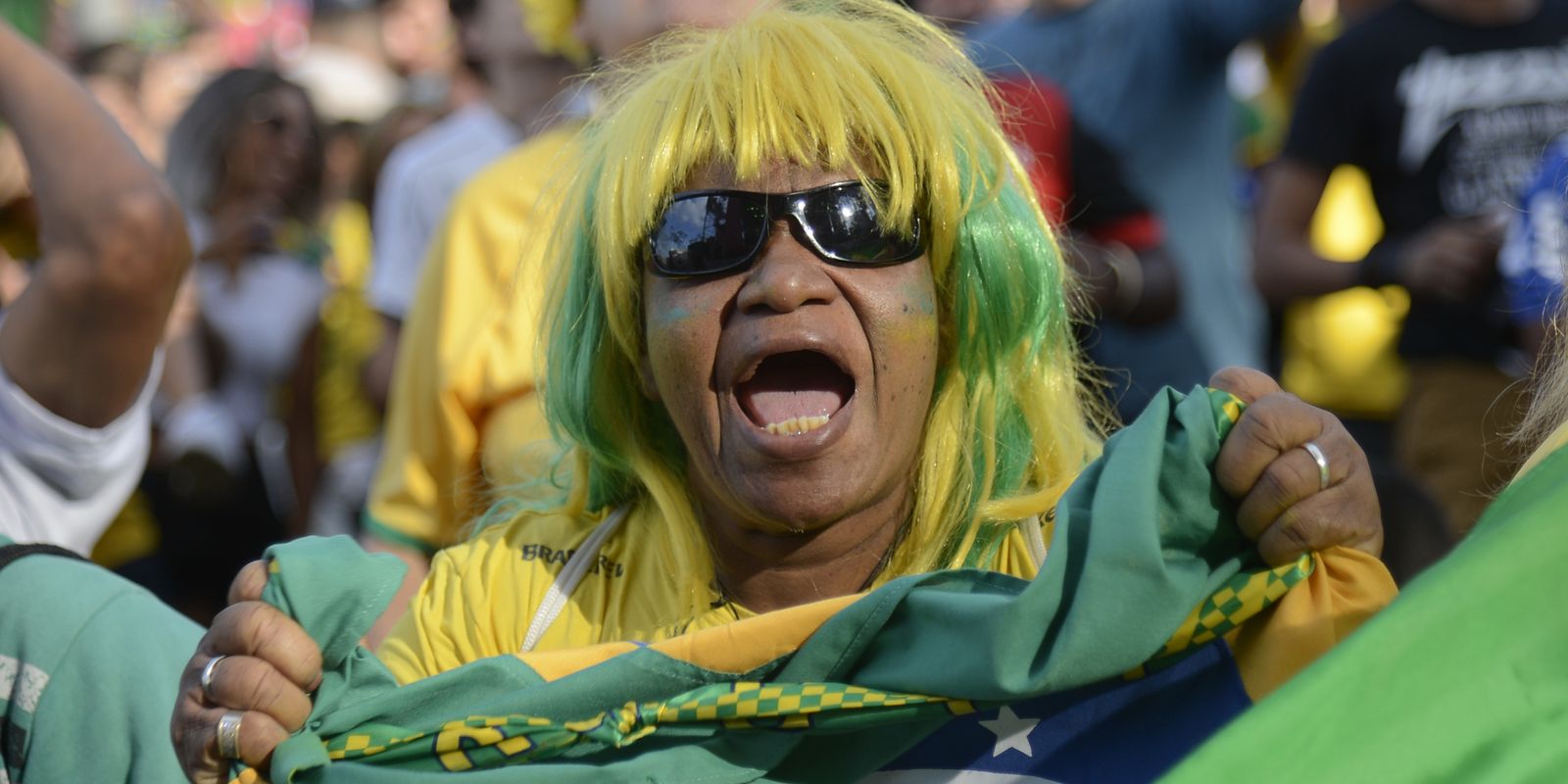 No Rio, torcedores culpam juiz e apagão de Neymar pelo empate | Agência ... No Rio, torcedores culpam juiz e apagão de Neymar pelo empate | Agência ...