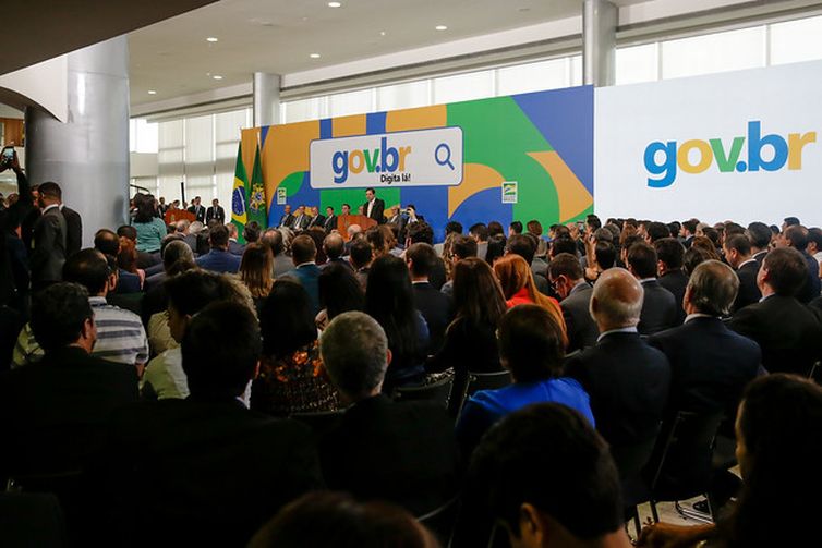 Governo lança plataforma digital para reunir serviços do governo ...