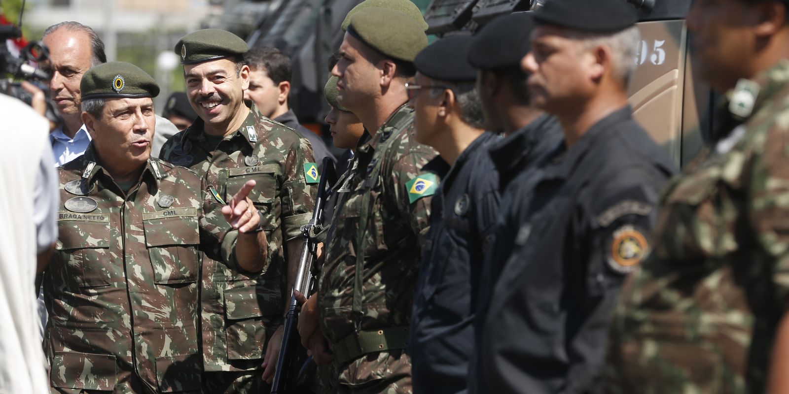 Exército entrega blindados à SSP-RJ | Agência Brasil