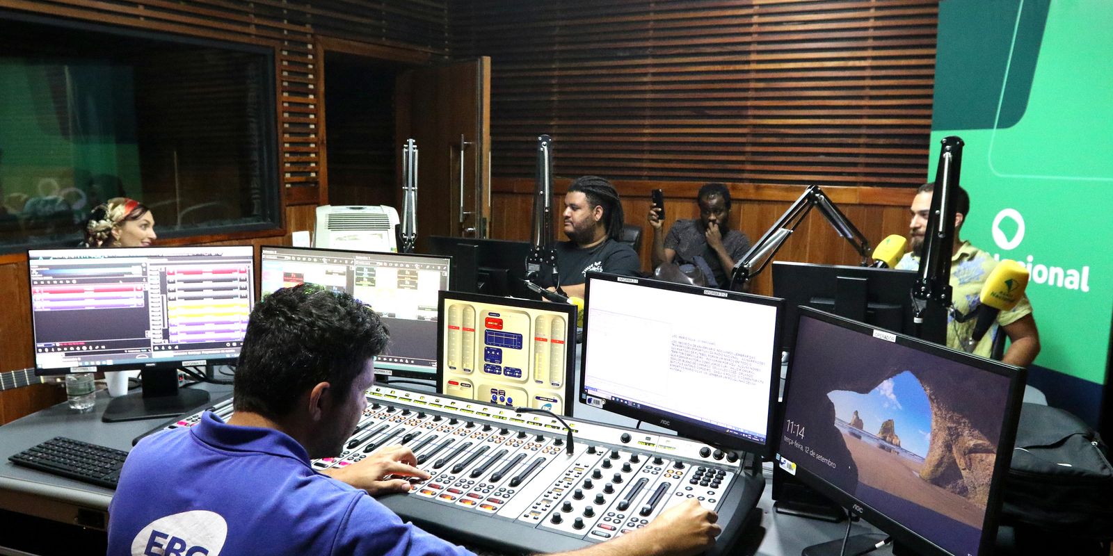 Rádio Nacional do Rio de Janeiro celebra 87 anos com novo estúdio ...