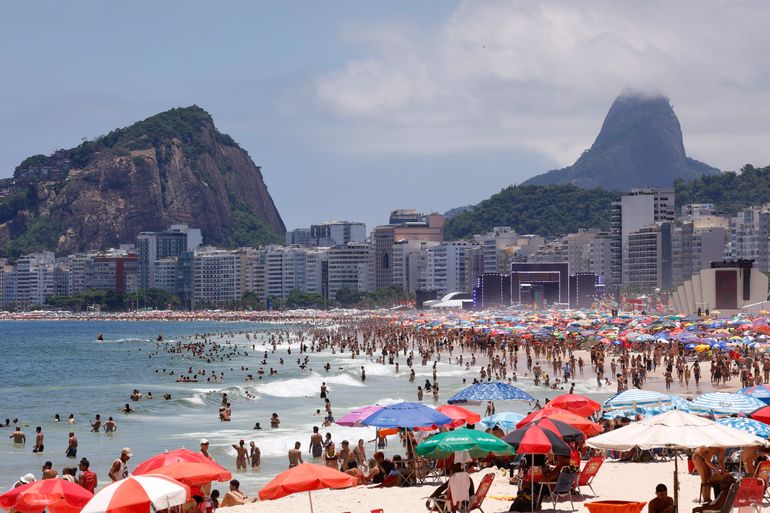 Praia de Copacabana no último dia do ano | Agência Brasil