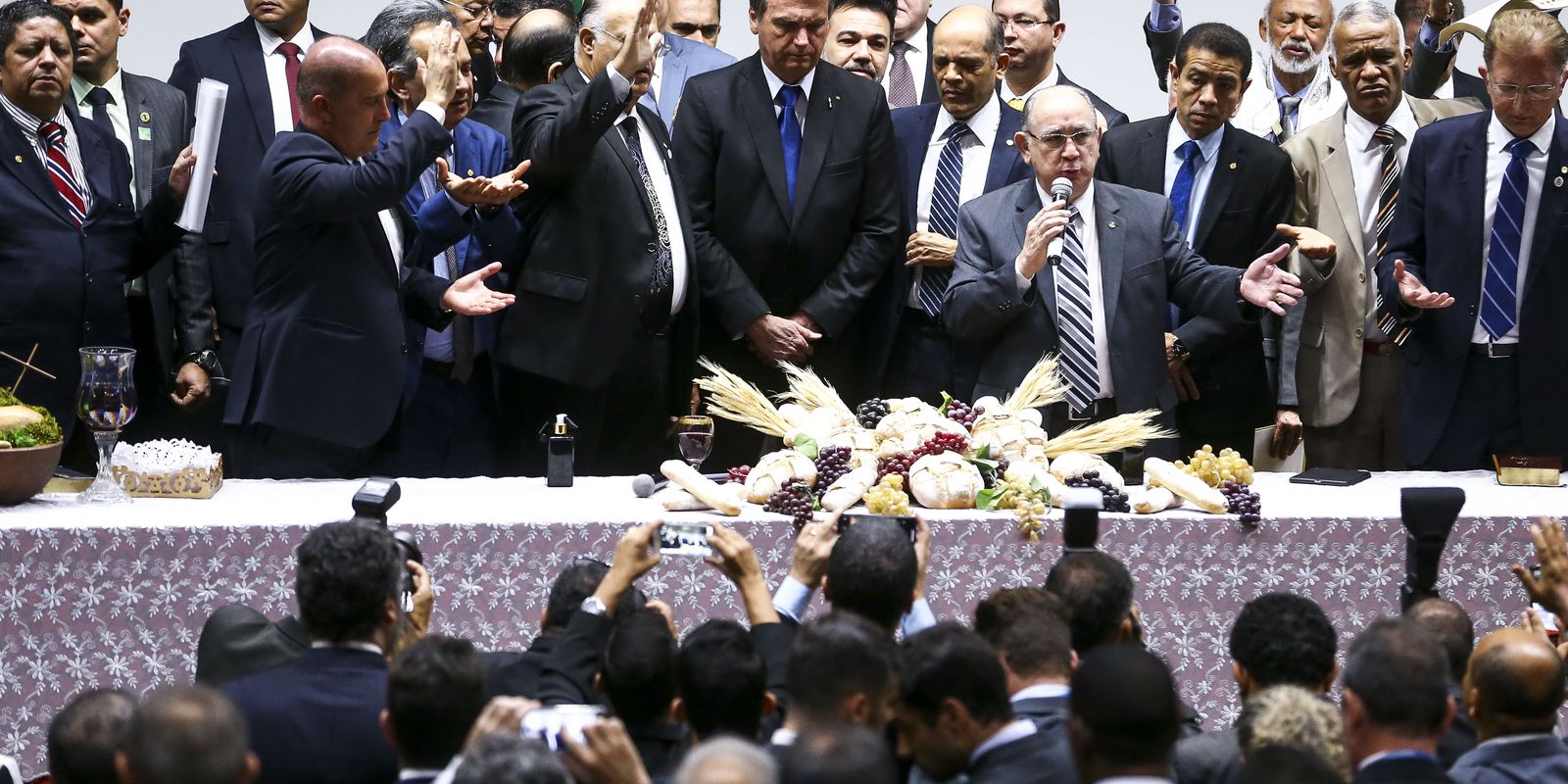 Jair Bolsonaro participa de culto religioso na Câmara dos Deputados ...