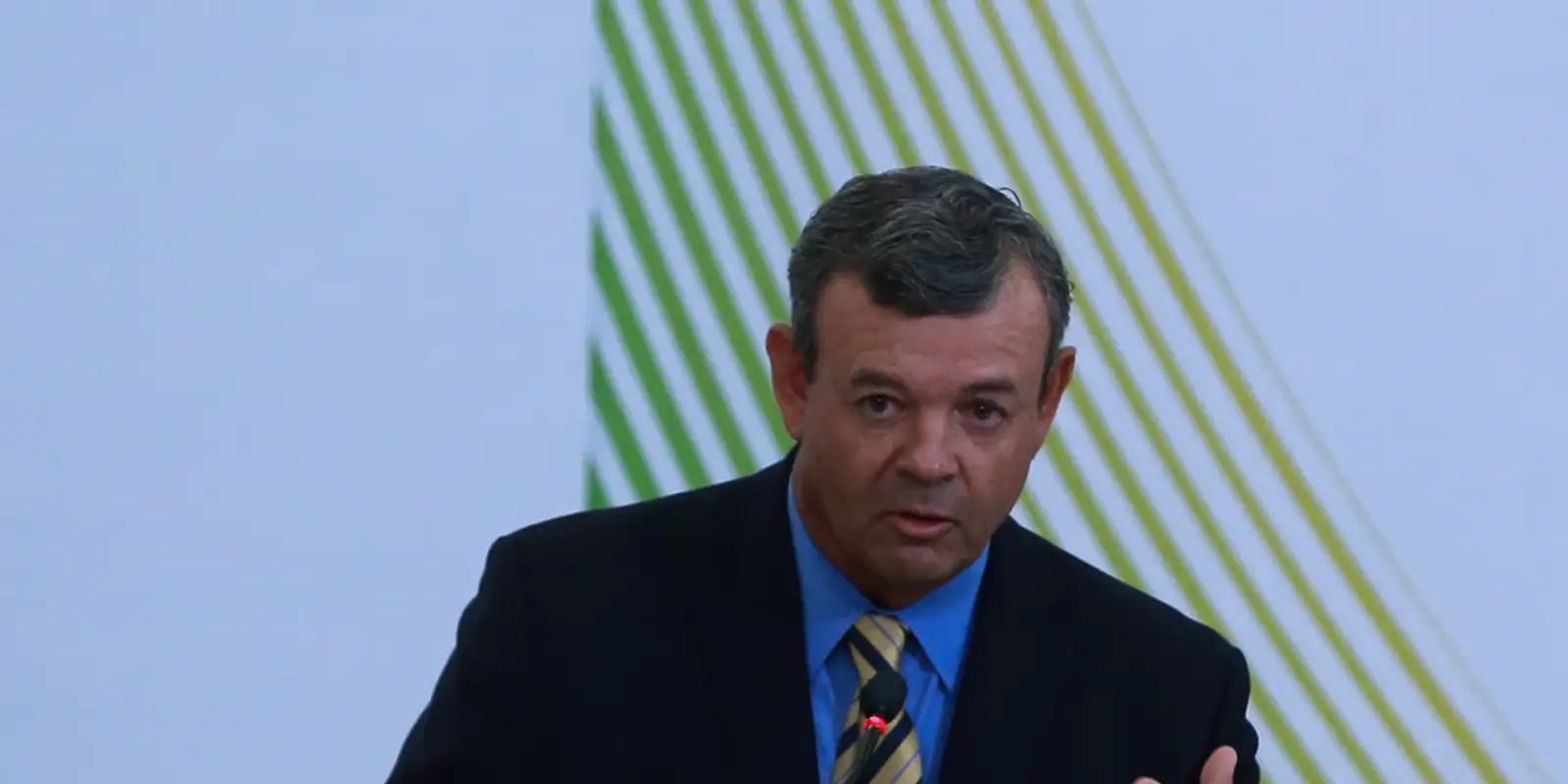 Velejador Lars Grael participa do Lançamento do Centenário Olímpico do ...