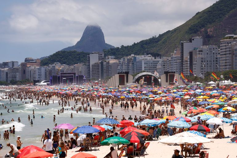 Praia de Copacabana no último dia do ano | Agência Brasil