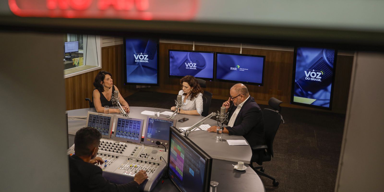 Sec. Anna Paula Feminella nos programas A Voz do Brasil e Brasil em Dia ...