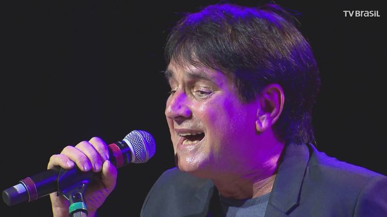 Byafra celebra 40 anos de carreira e lança livro | EBC Rádios