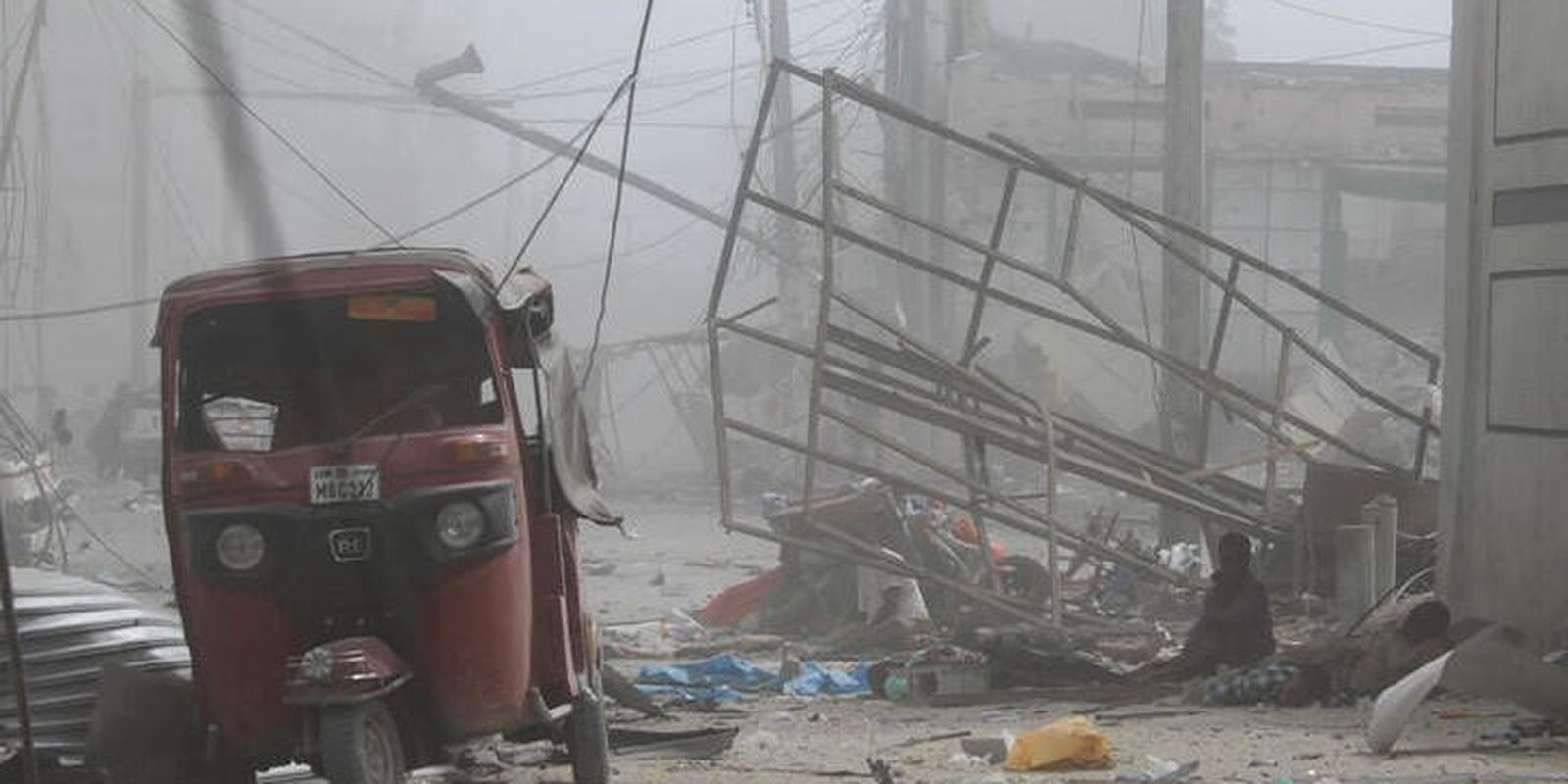 Explosões de carros-bomba na Somália deixam dezenas de vítimas ...