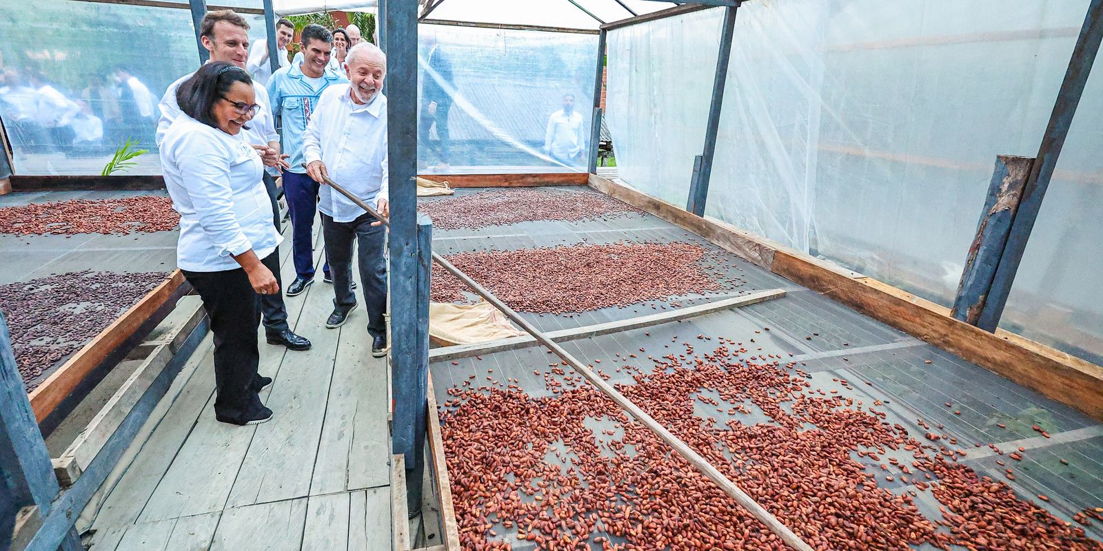 Lula e Macron visitam produtora de chocolate | Agência Brasil