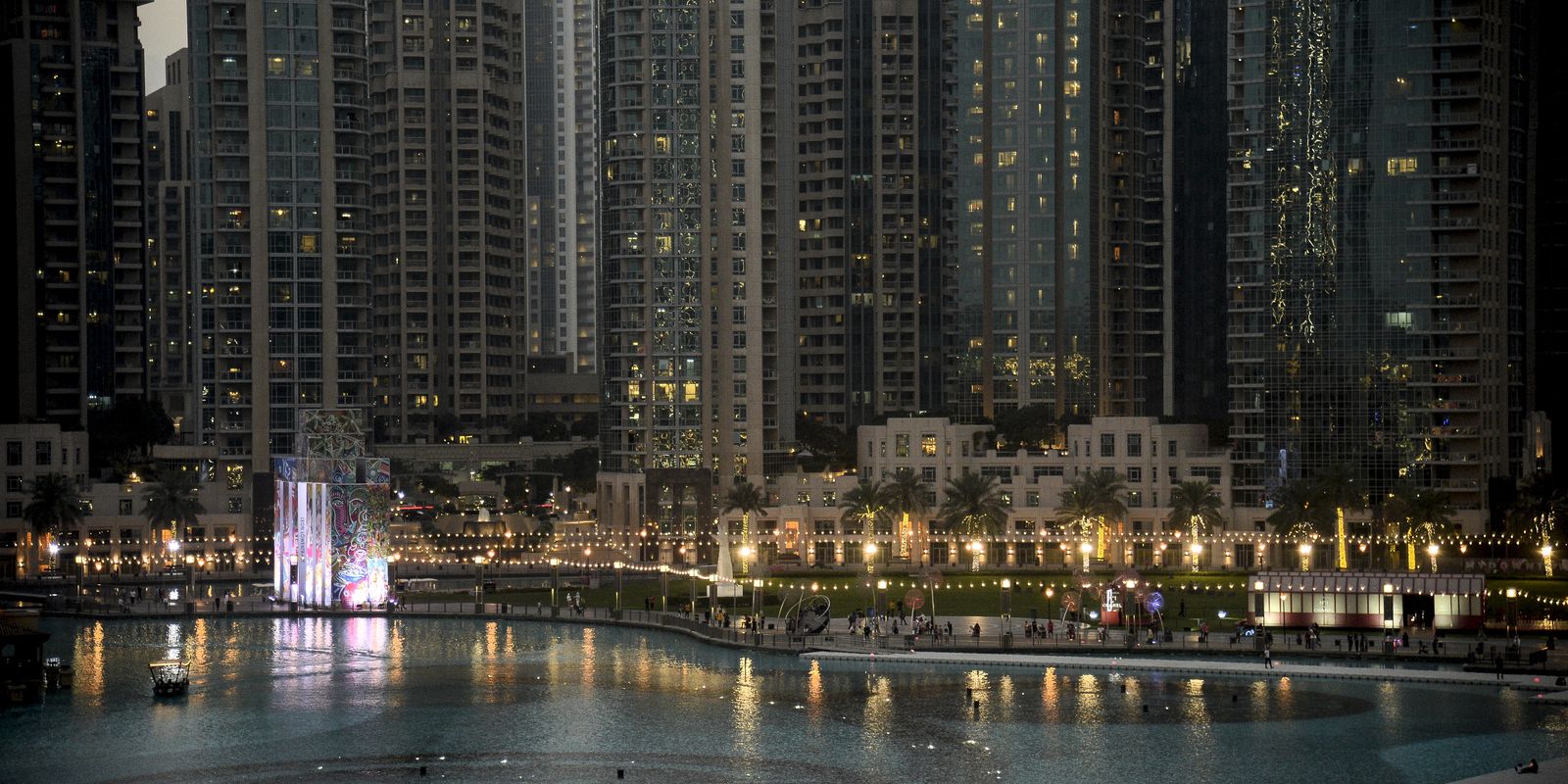 Complexo comercial e residencial Downtown Burj Dubai, onde está o edifício mais alto do mundo, o ...