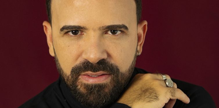 Multiartista paraibano, André Morais, lança o single "A Lira Nua" | EBC ...