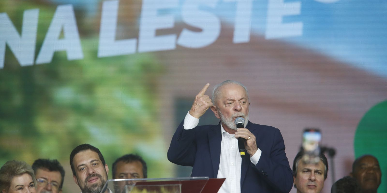 Lula participa do lançamento da pedra fundamental dos novos cam ...