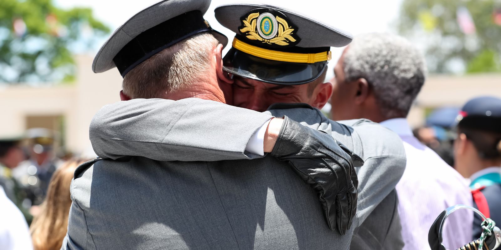 Entrega das espadas aos novos aspirantes na Aman | Agência Brasil